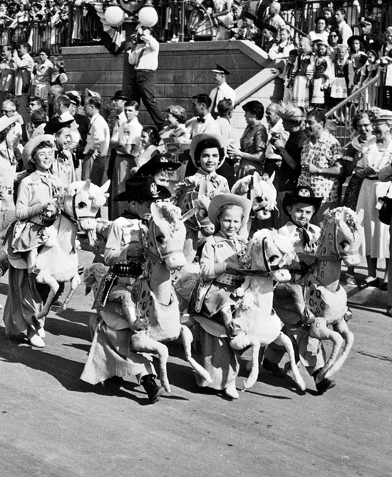 Familia Annette Funicello Gidget To Beach Parties: The Second Wave